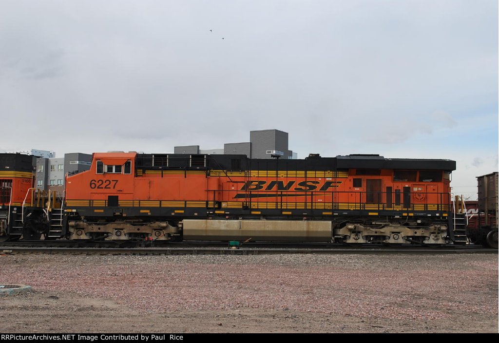 BNSF 6227